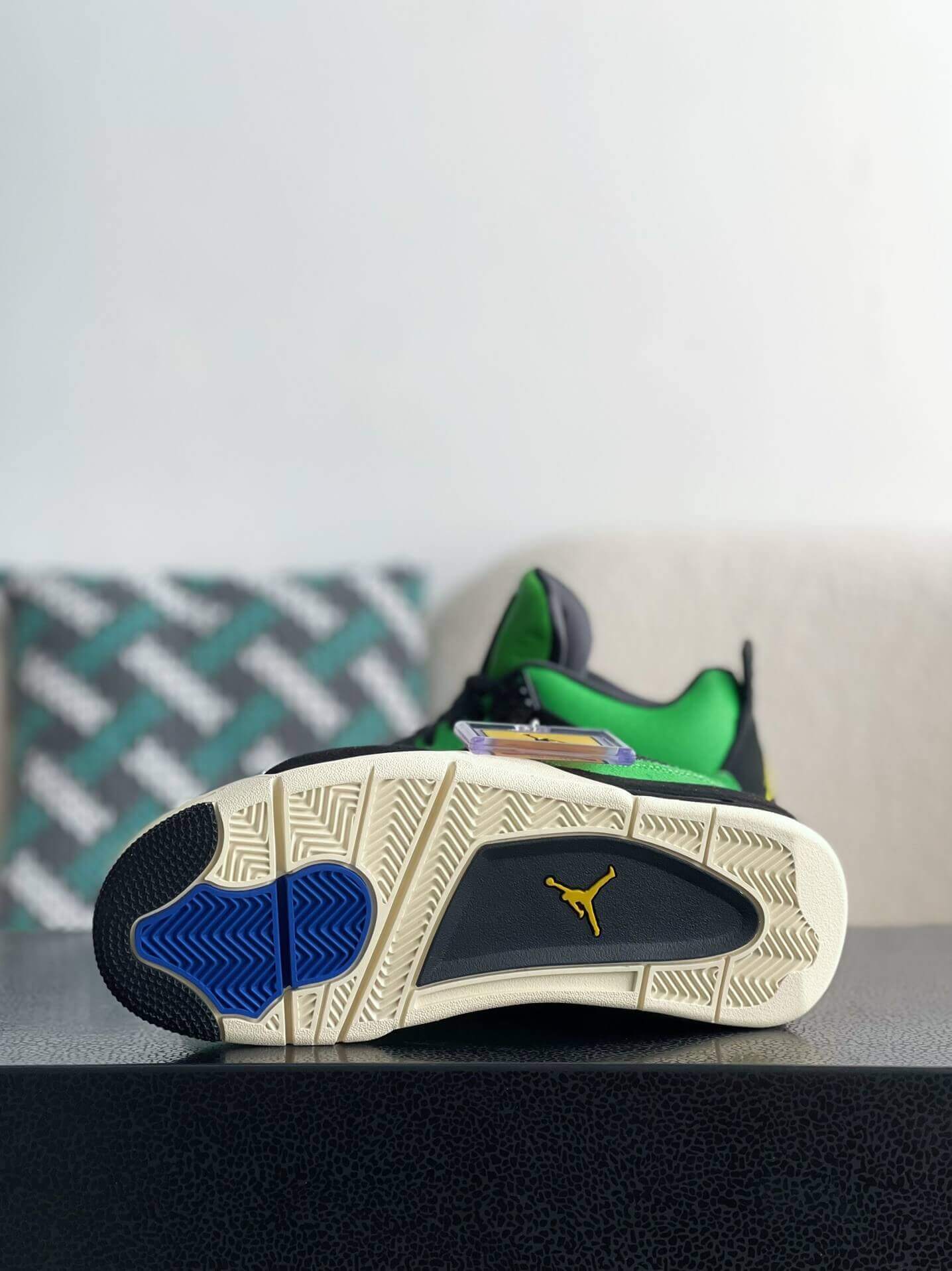Air Jordan 4 Retro “Manila” Sneaker - Hollo