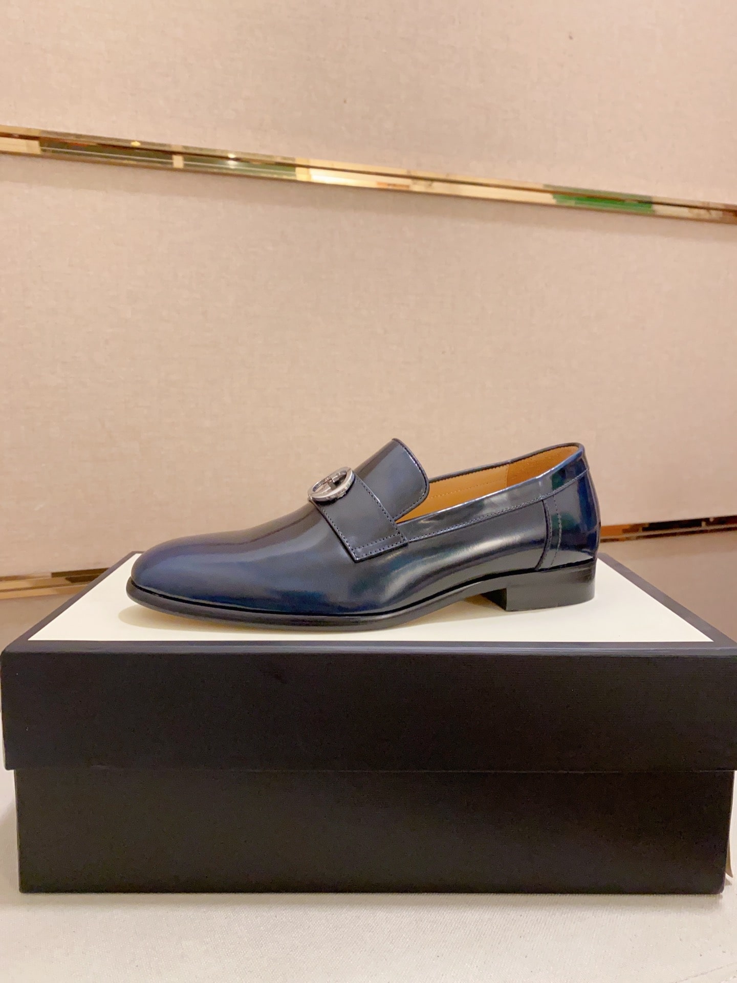 Gucci Broadwick Black Leather Loafers - Hollo