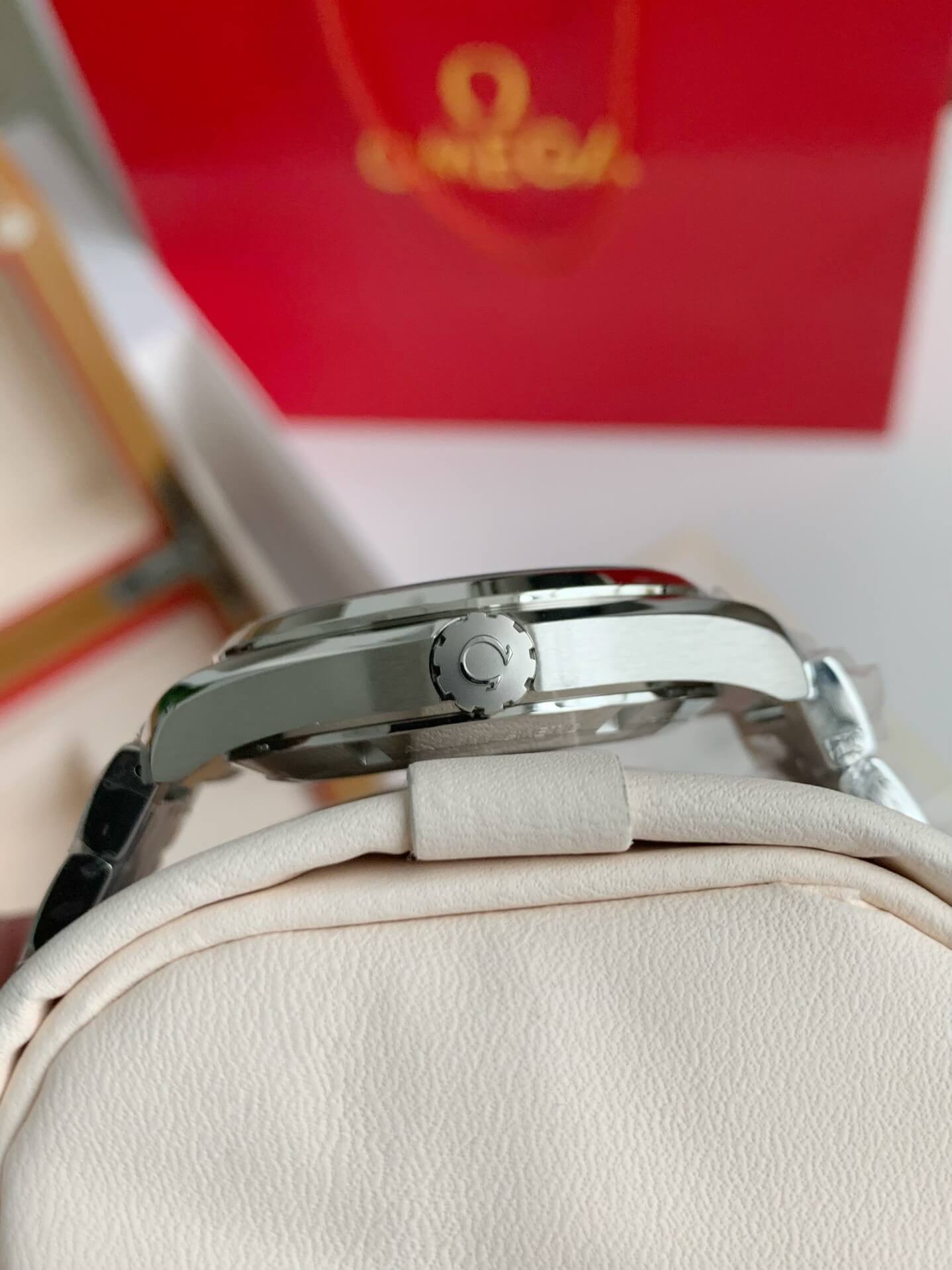 Omega Seamaster Aqua Terra 150M Co-Axial Master Chronometer - Hollo