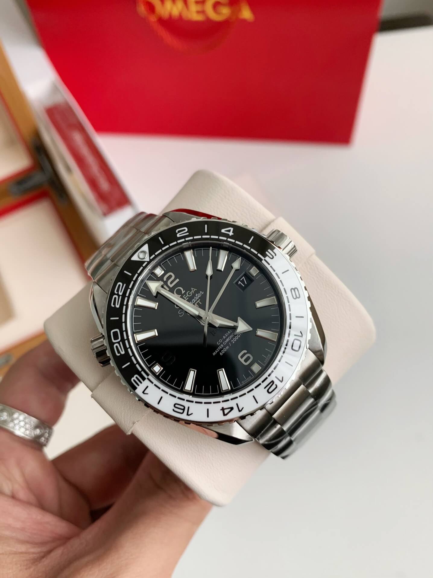 Omega Seamaster GMT Co-Axial Caliber 8605 Chronometer - Hollo