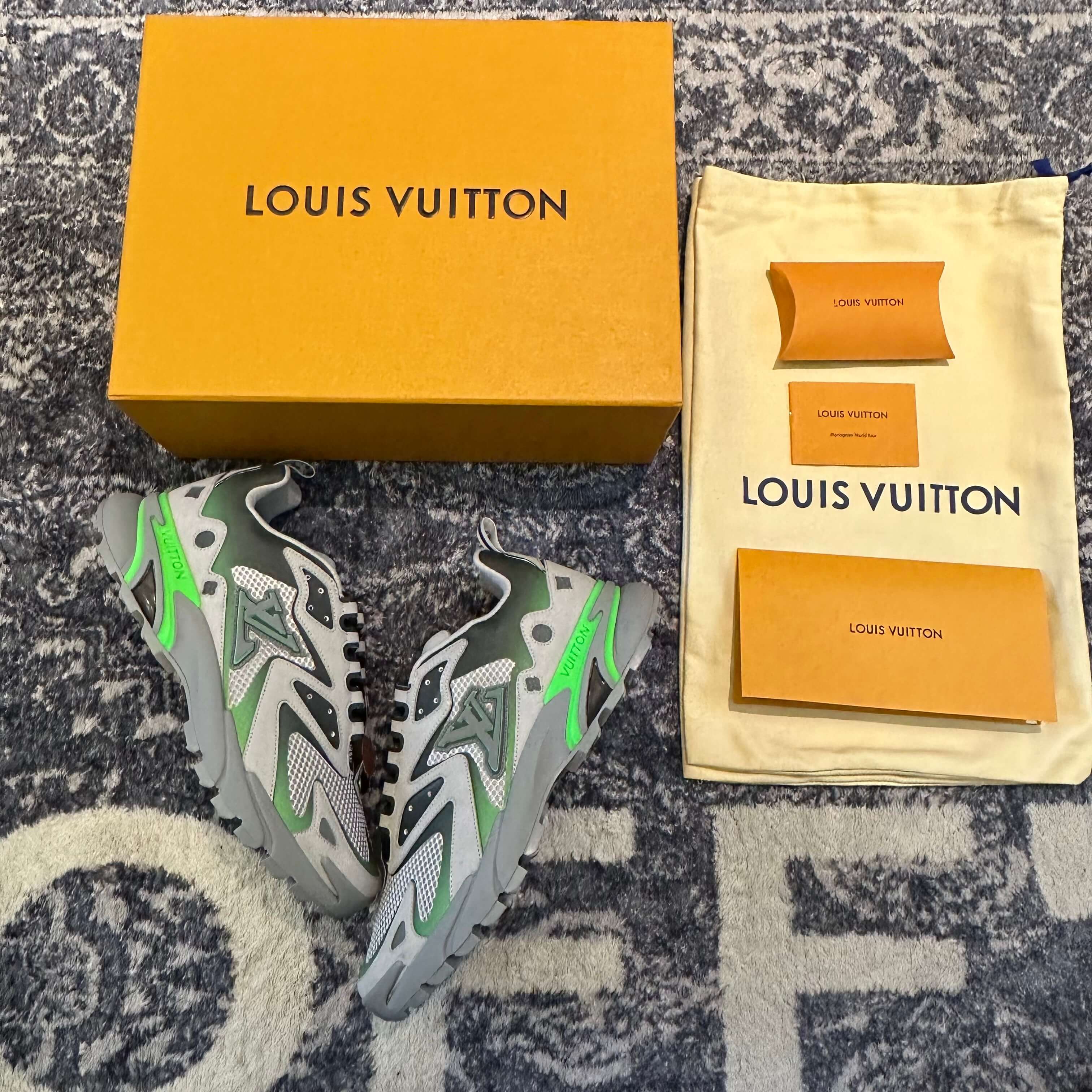 Louis Vuitton LV Runner Tatic Grey Green Sneaker - Hollo