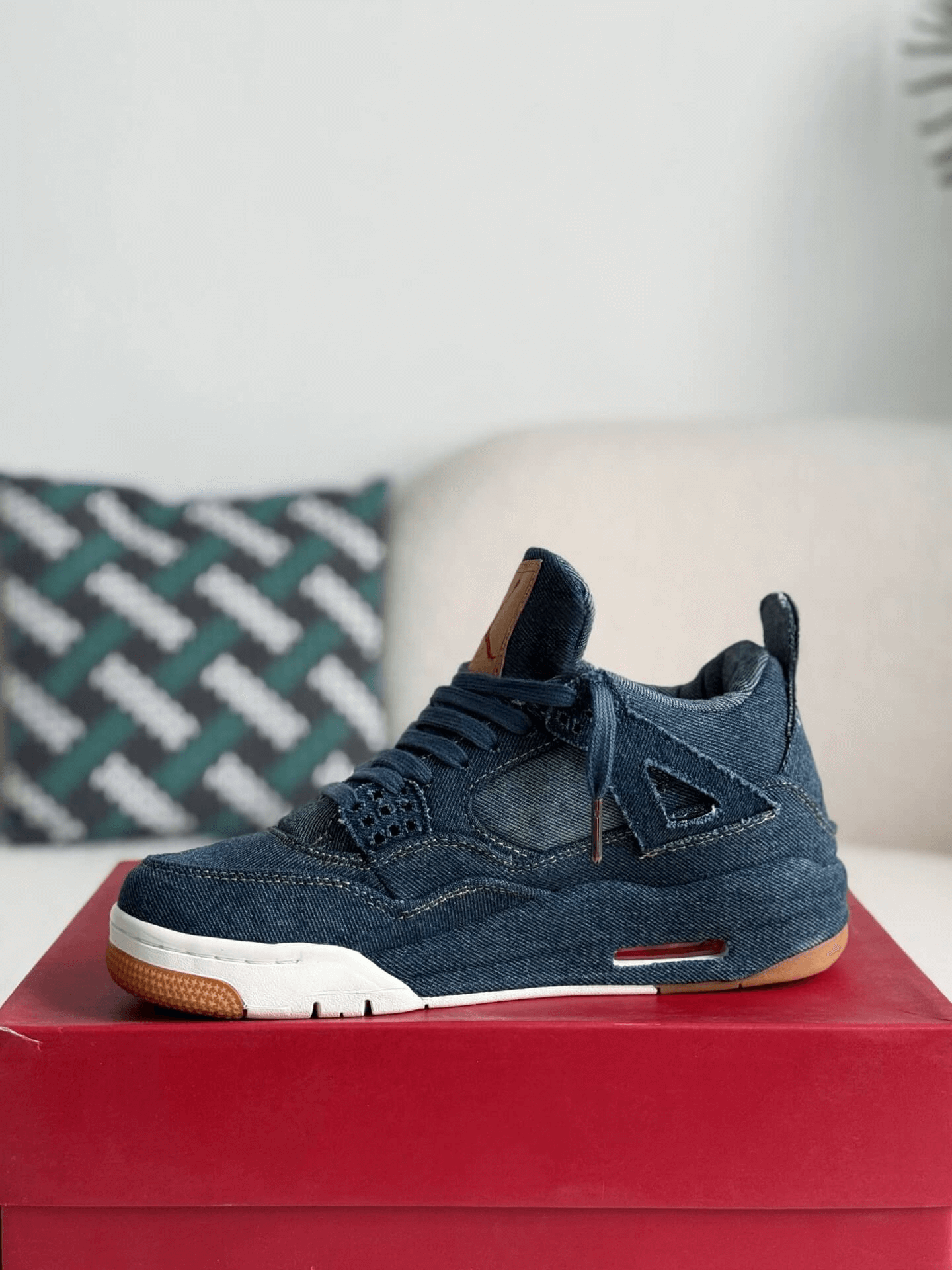 Levi’s x Air Jordan 4 Retro “Blue Denim” Sneakers - Hollo